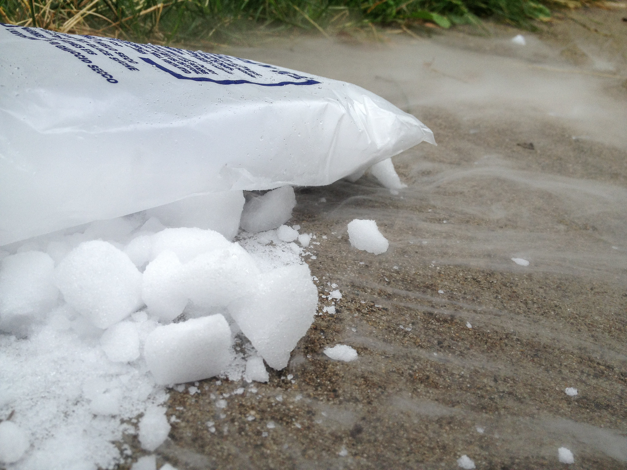 How to Dispose of Dry Ice Safely in the UK - HOUSE CLEARANCE in LONDON